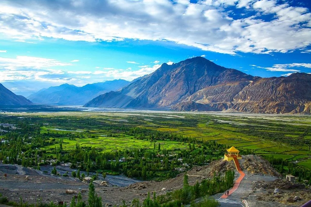 Leh Ladakh In March , Weather,Best Places To Visit,&Travel Tips.